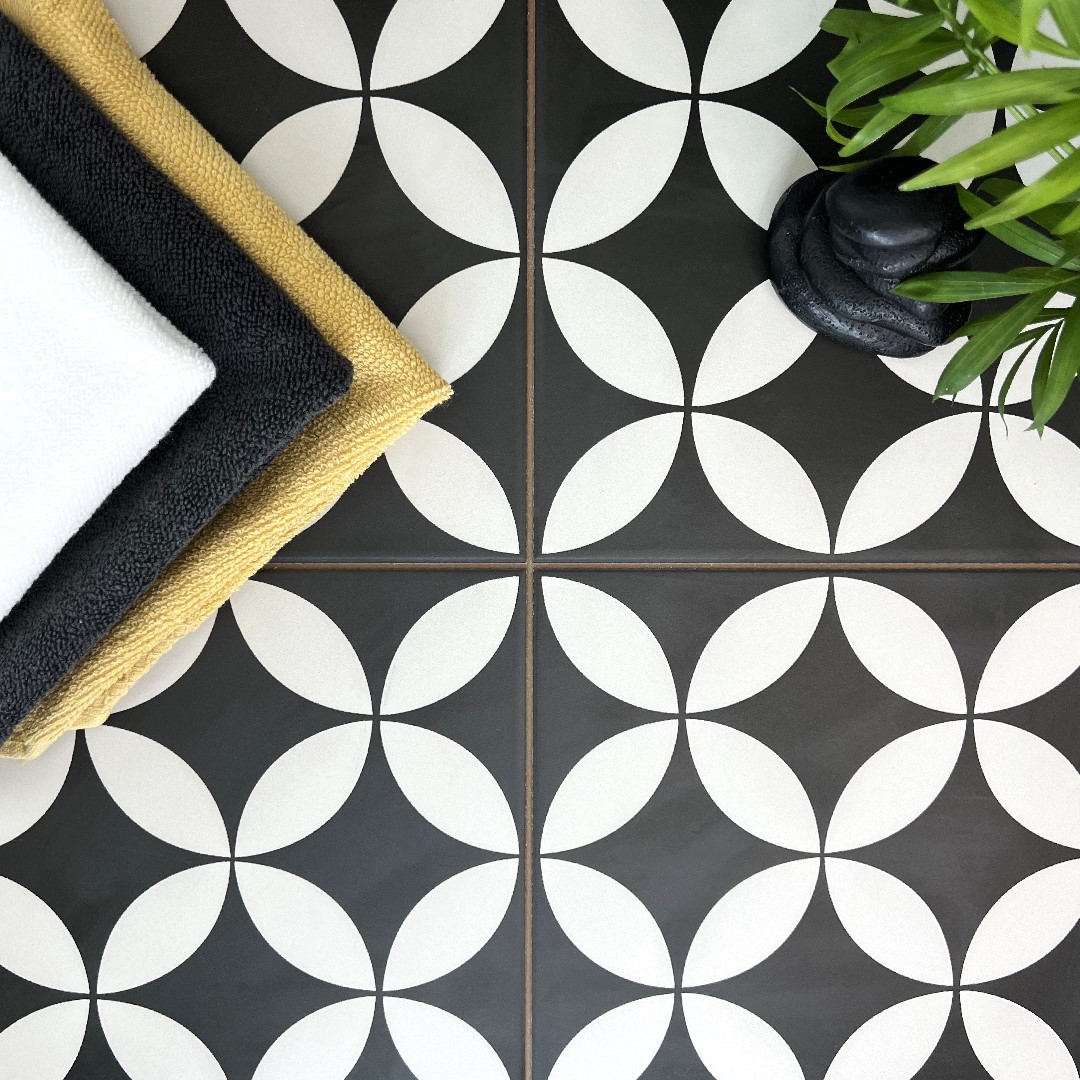 Stamp XL Black-Ivory Pre-Cut Tile 45x45 cm I Tiles DIY